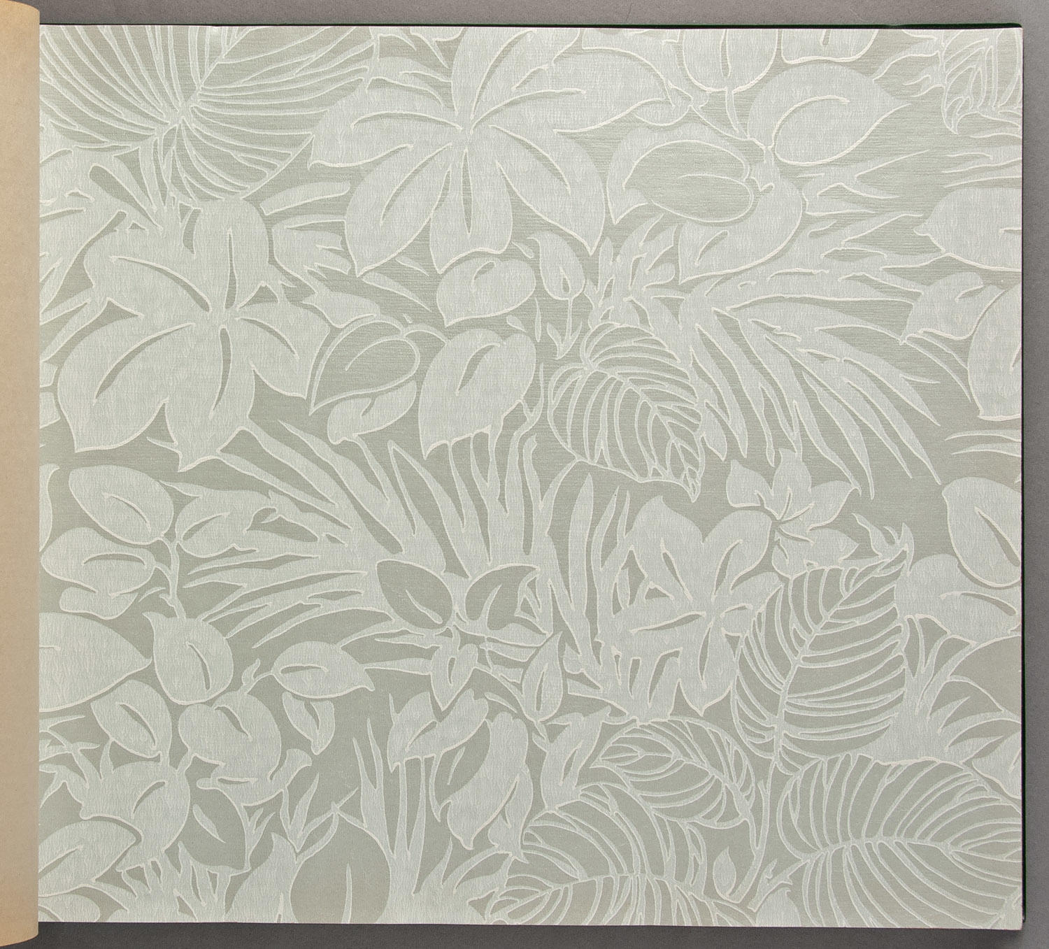 Wallpaper sample, 'Bianca' - Heritage New Zealand